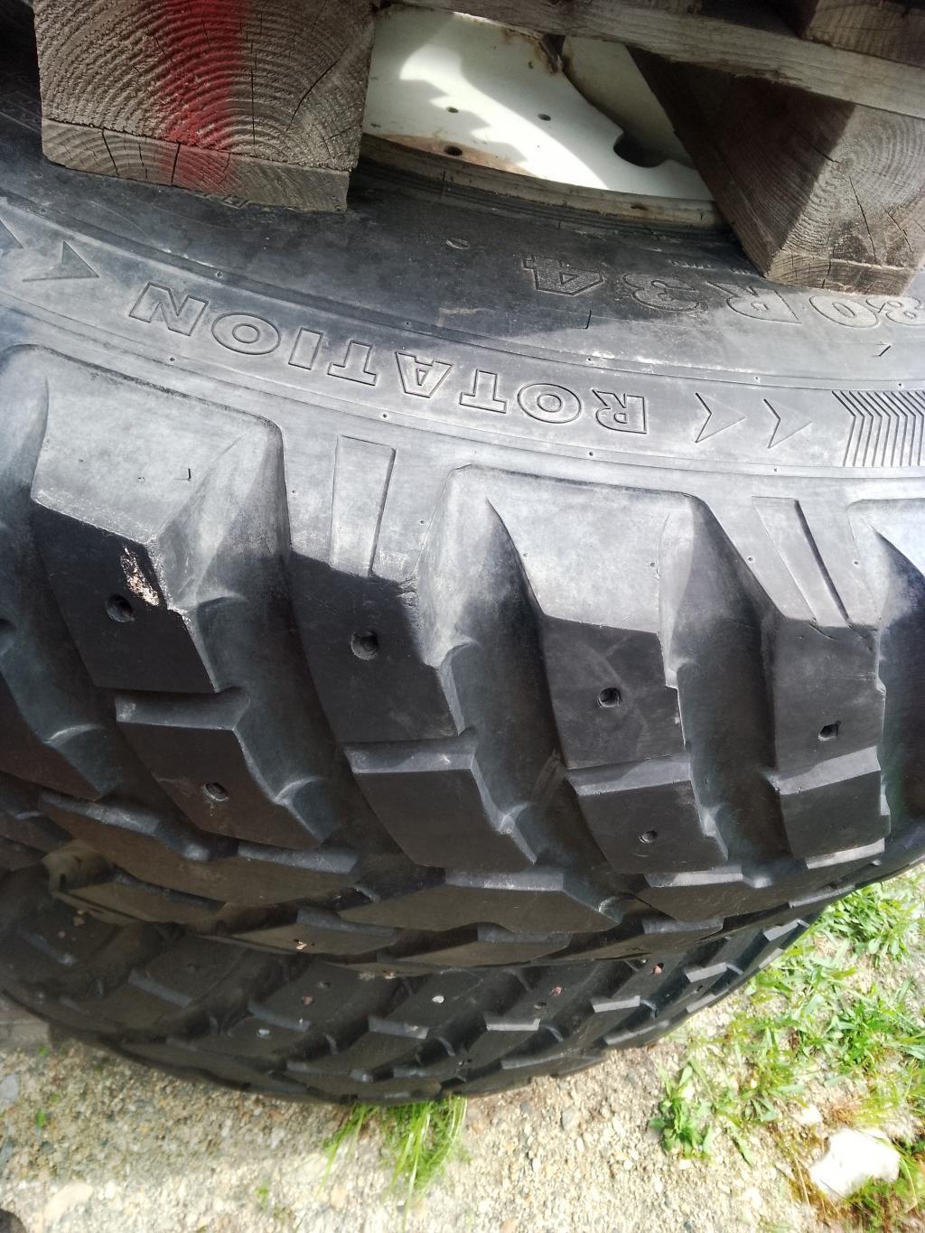 Hjulsett BKT Industrihjul m/pigg & u/pigg | Landbruksauksjon.no